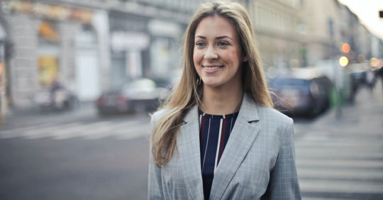 How to Recognize an Alpha Woman in 2022 (And Date Her)